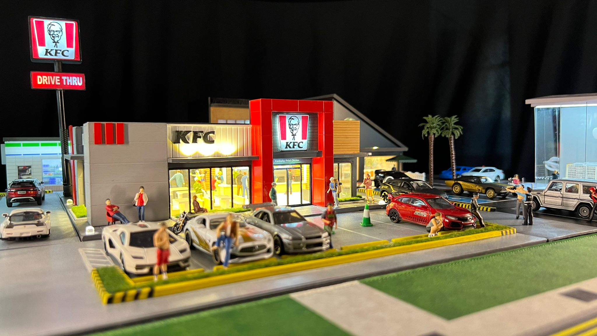 1/64 Custom Made KFC Premium Diorama with Lights – EVOSparks Diecast